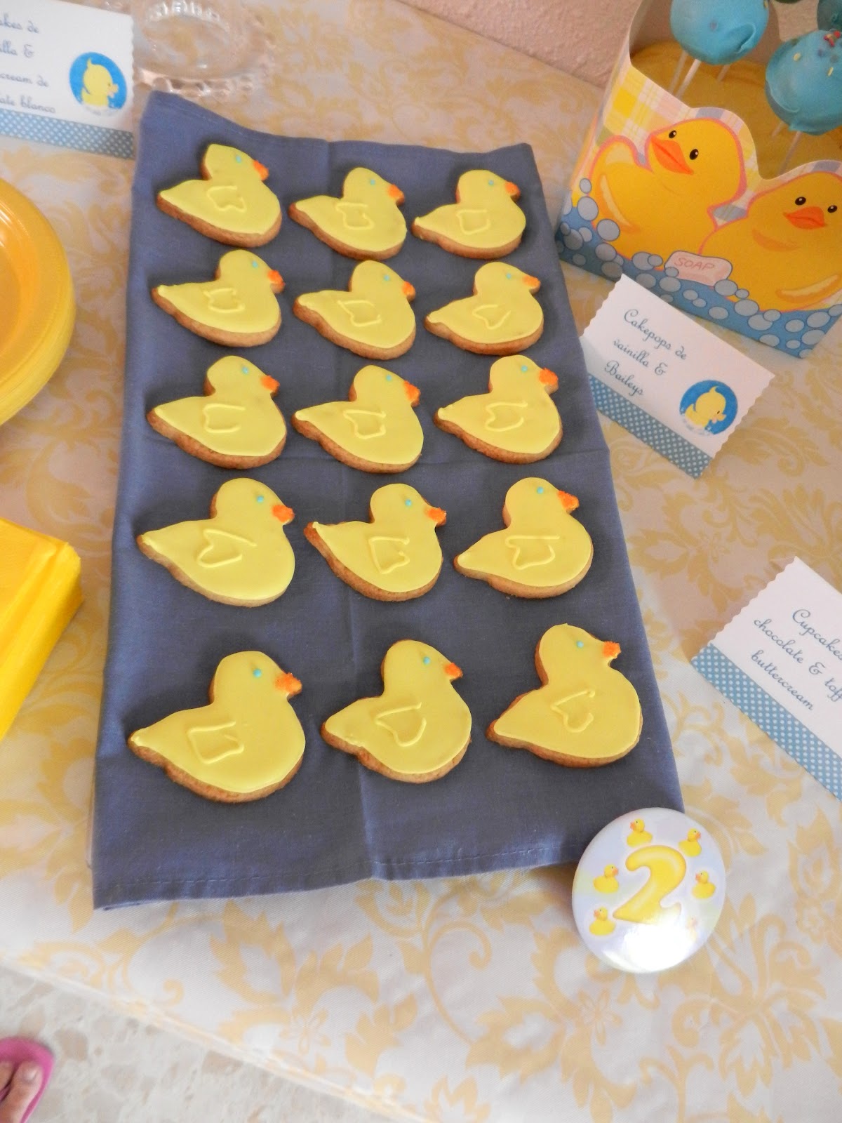 Los Dulces de Victoria: Rubber Ducky Sweet Table: Roberto Cumple 2 Añitos