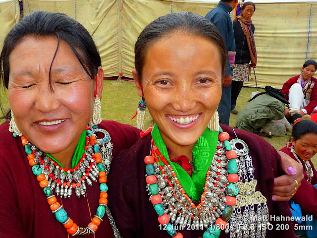 Facing the World: Donning the Ladakhi Goncha
