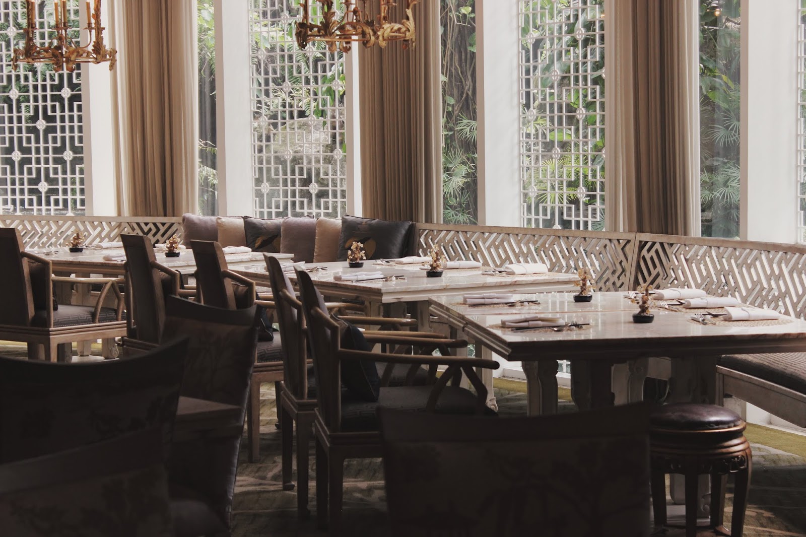 TABLE8 - HOTEL MULIA, SENAYAN