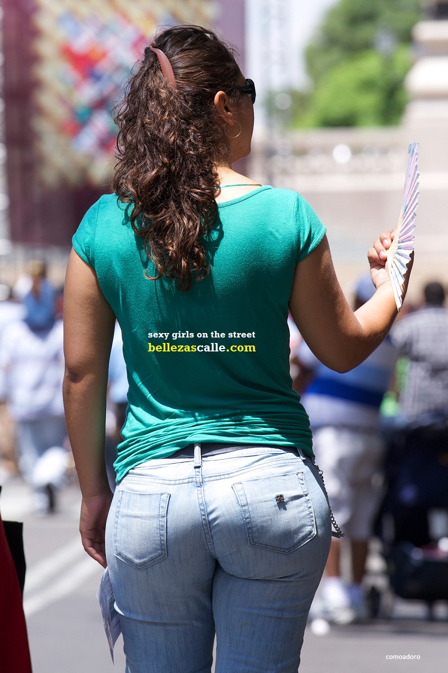 Nalgona en jeans ajustados | Mujeres bellas en la calle