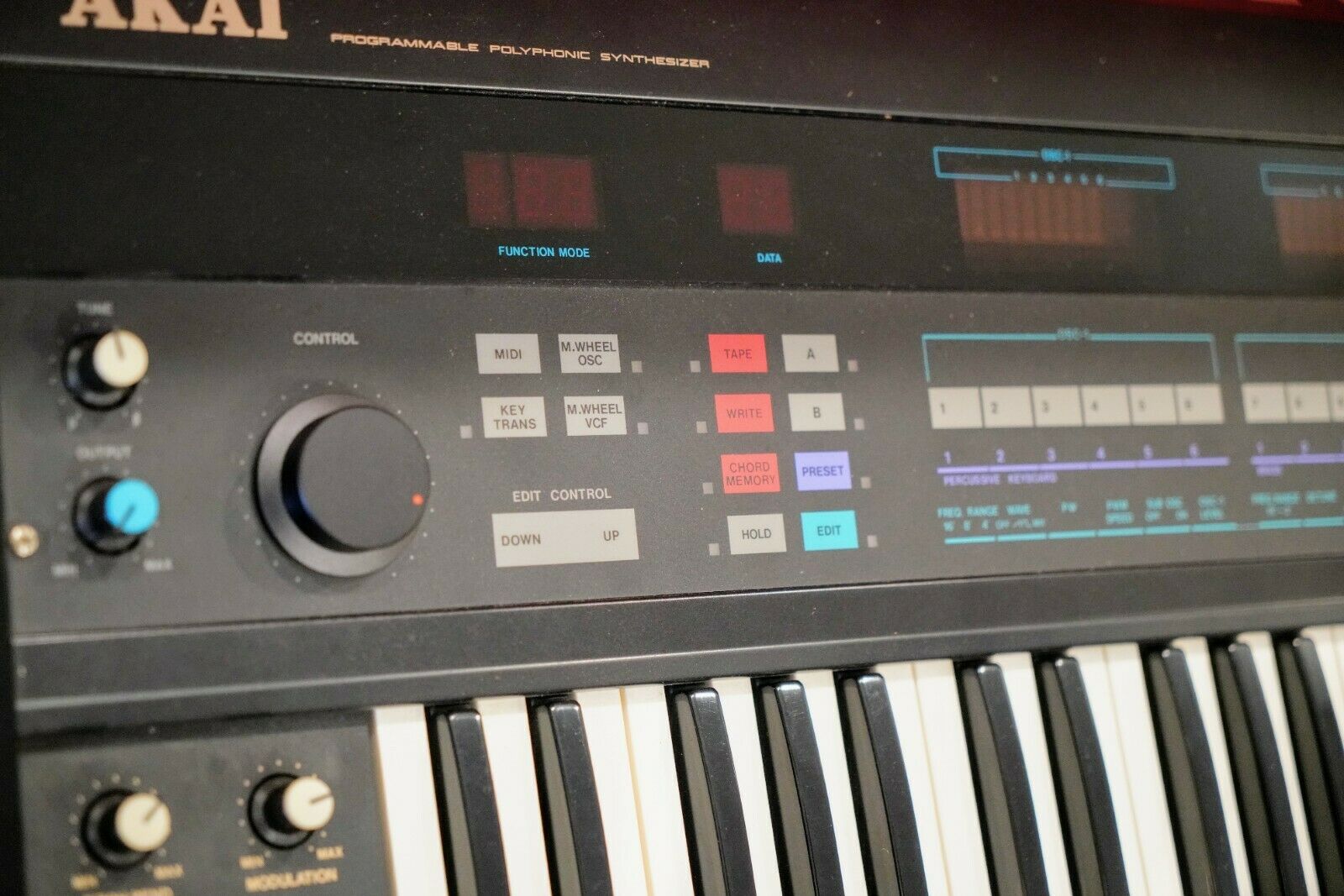 MATRIXSYNTH: Akai AX80 Synthesizer