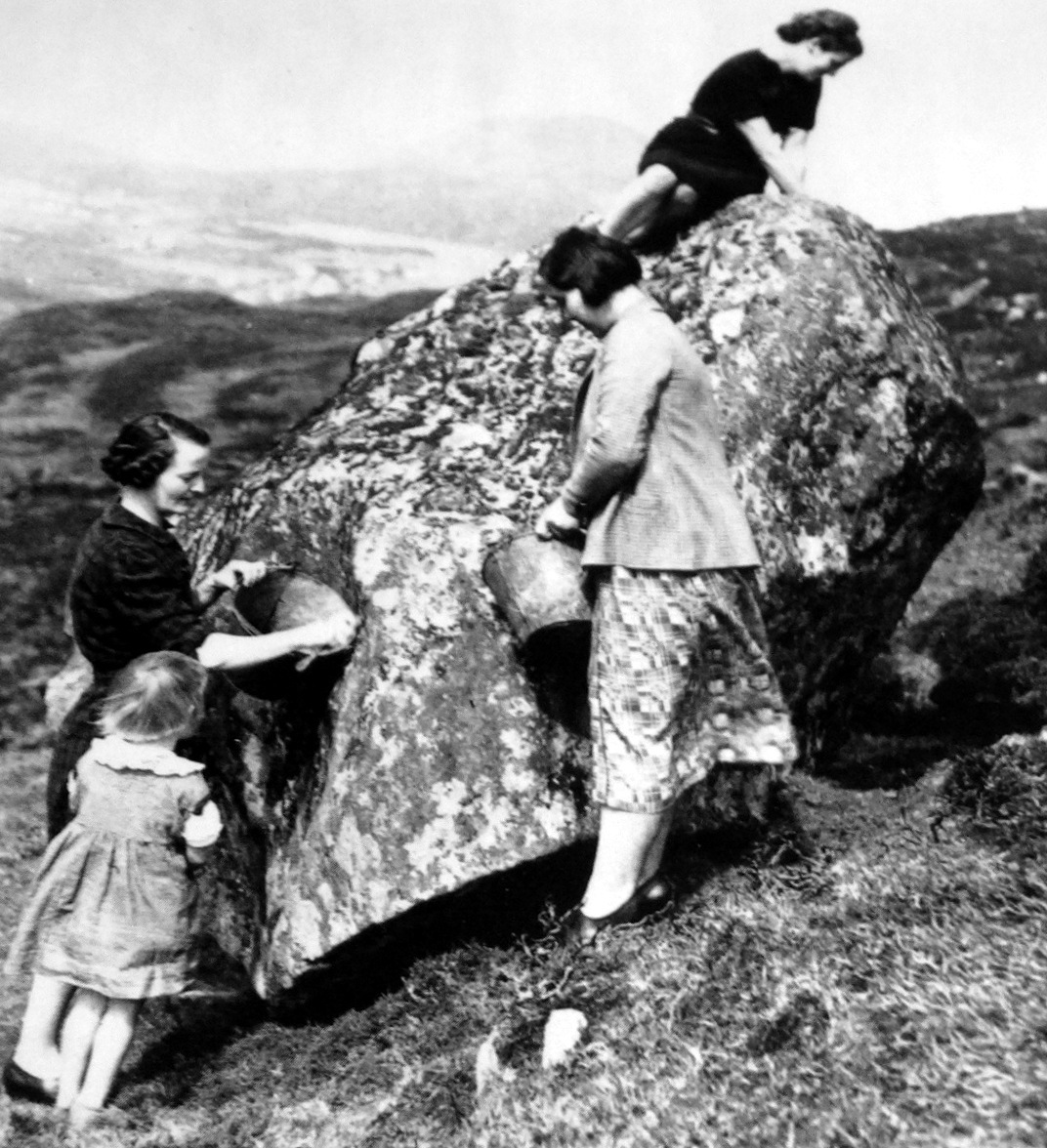 Tour Scotland: Old Photograph Crofters Collecting Lichen Isle Of Skye ...