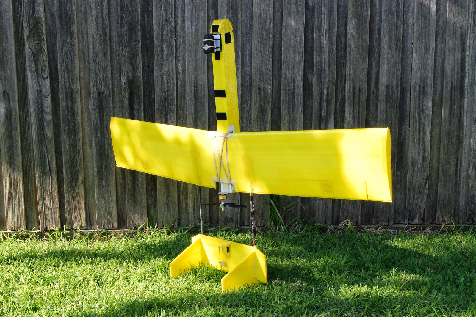 Newton Airlines: 1.3m Twin-boom Pusher