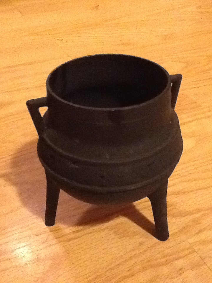 Iron Pot Medieval at Jasper Saranealis blog