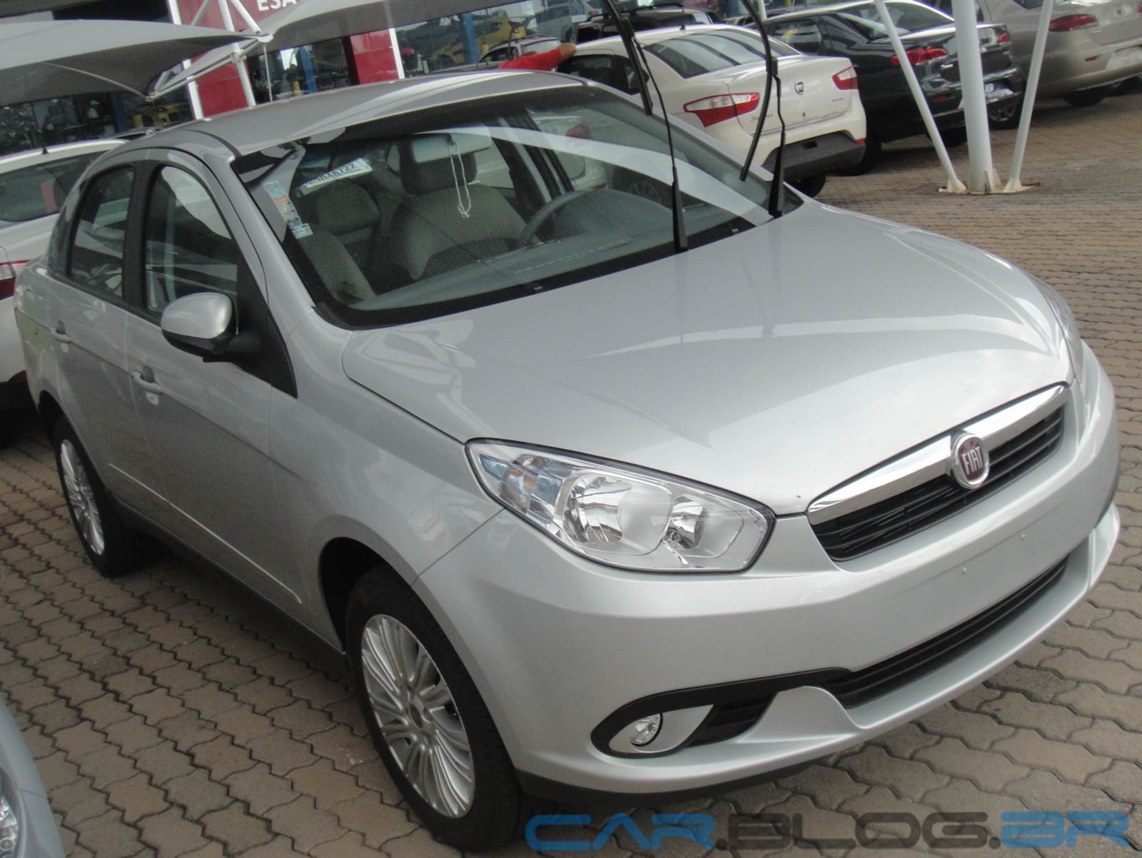 Fiat Grand Siena Essence 1.6 2013: fotos, preço, consumo e ficha técnica