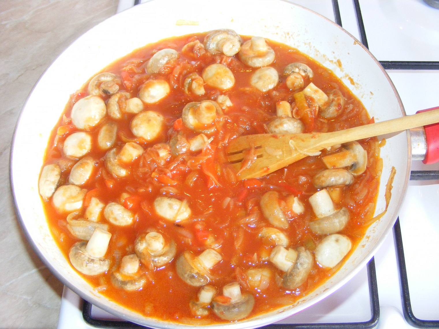 Tocanita betivita cu ceapa si ciuperci | Preparatedevis.ro