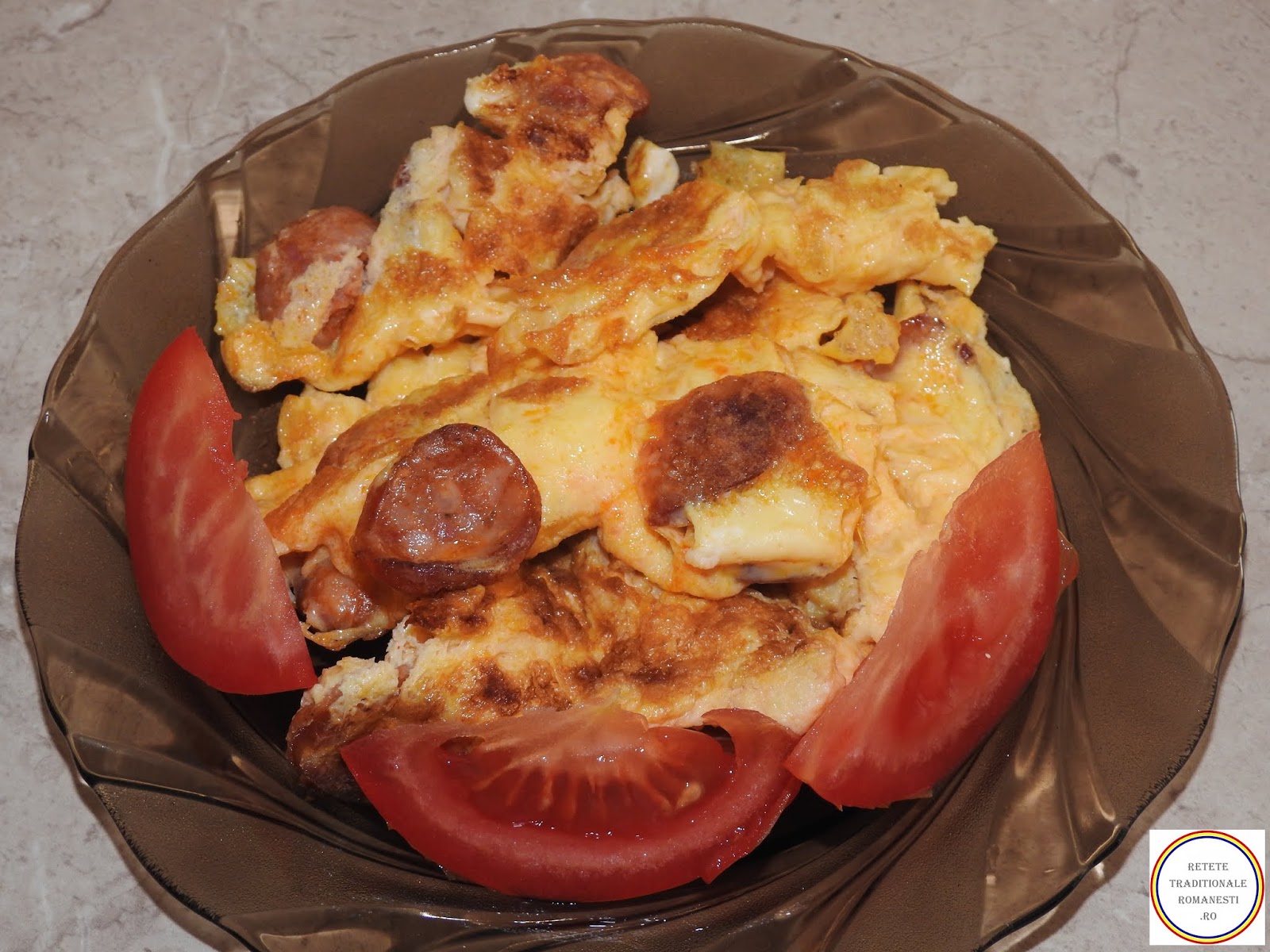 Omleta cu carnati reteta | Retetetraditionaleromanesti.ro