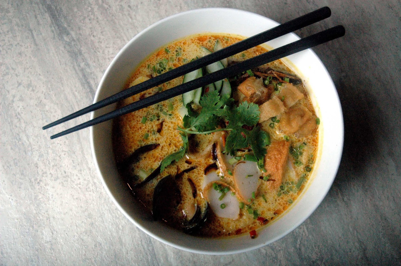 DUDE FOR FOOD: Rainy Days and Laksa. And Nasi Lemak. And Chicken Kalbi ...