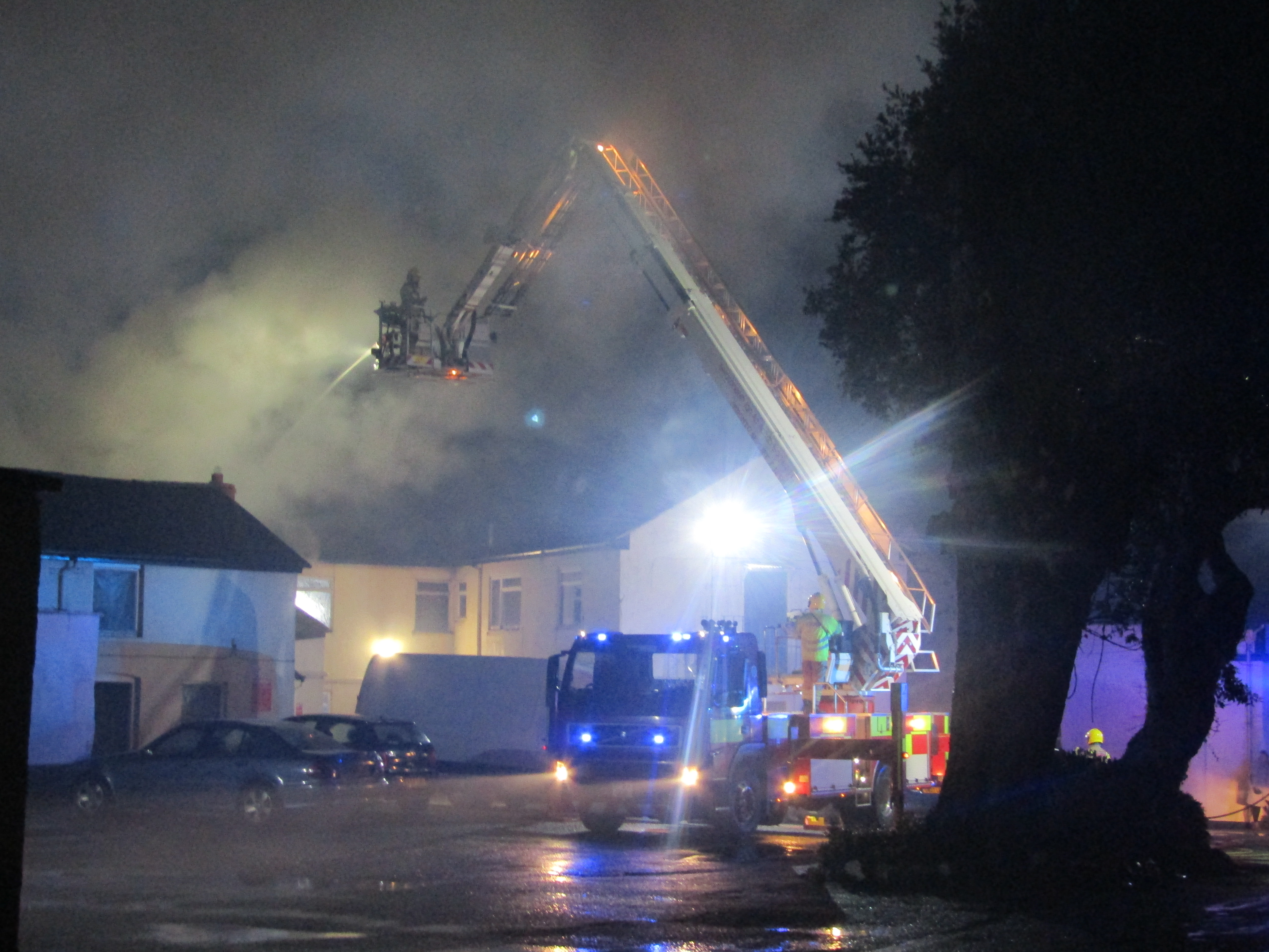 Llanblogger - news from Llangollen: Fire crews tackle major blaze in ...