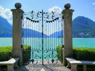 Blogger: Gate Entry, Lake Como, Italy