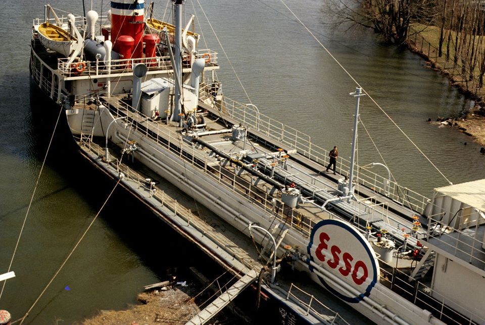 Kingston's Hanley Spur: Imperial Oil Tanker Photo Surfaces