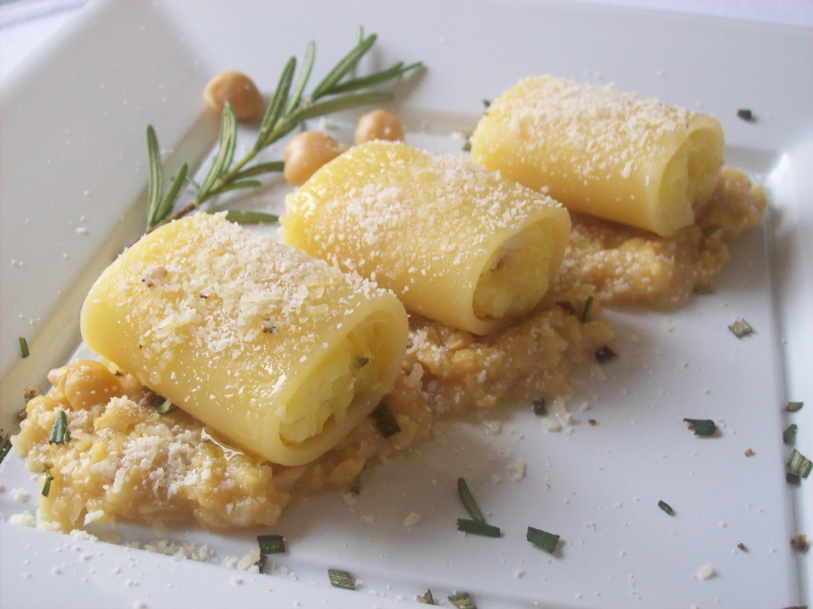 Gustorie: Paccheri ripieni di baccalà, patate e cavolfiore allo ...