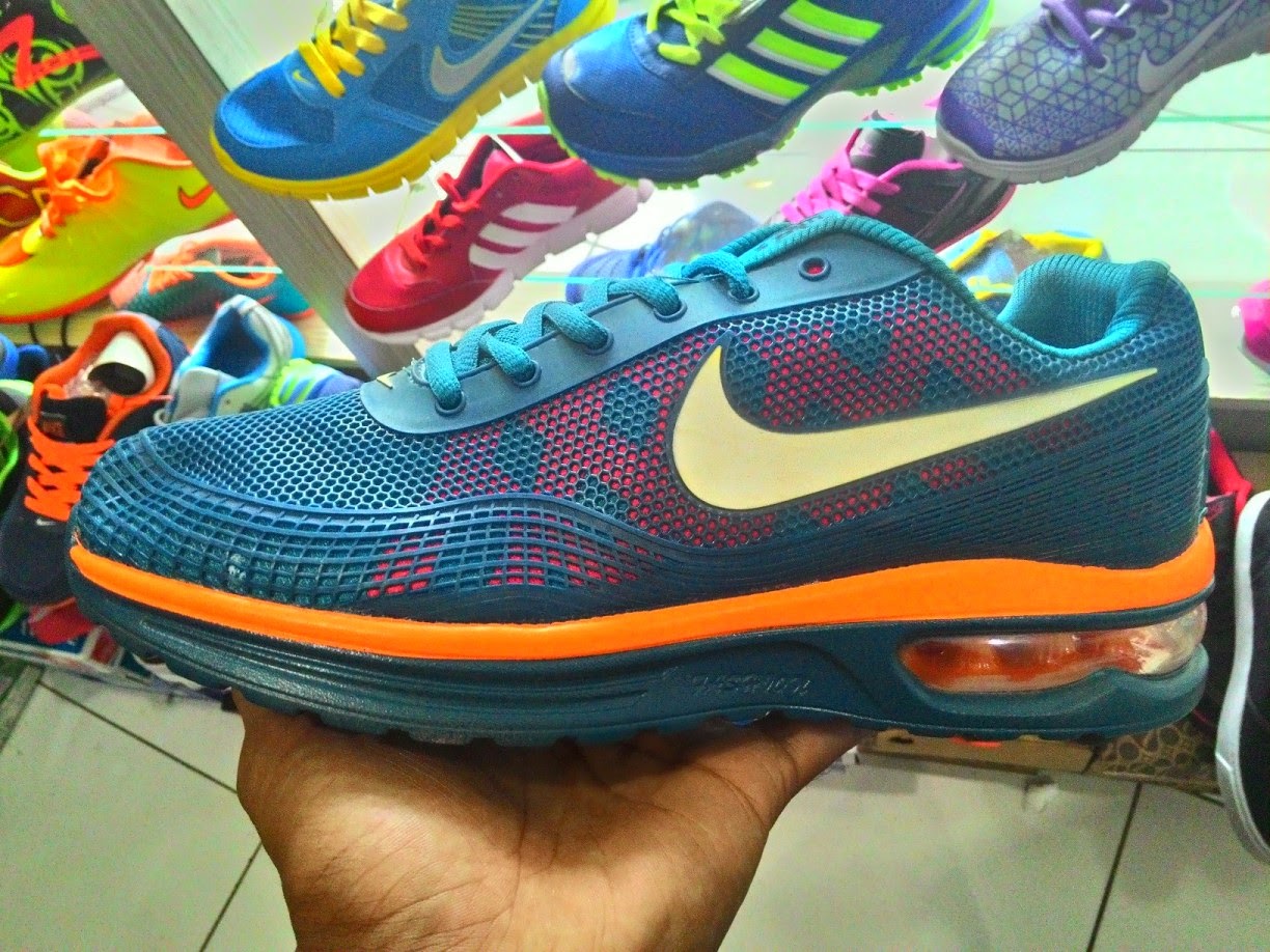 Nike Air Max - ONE LOVE