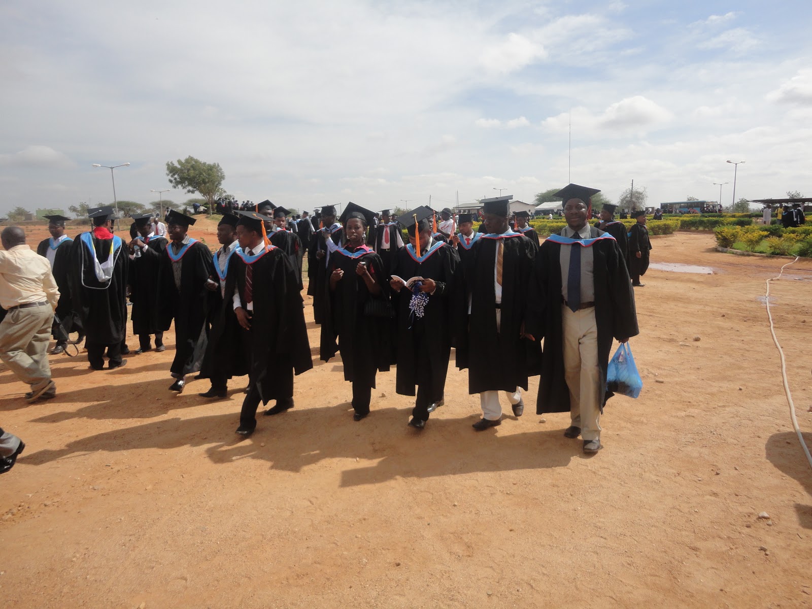 TAIYODEO: PICHA ZA MATUKIO MBALIMBALI YA GRADUATION YA UDOM NOV 21 2012