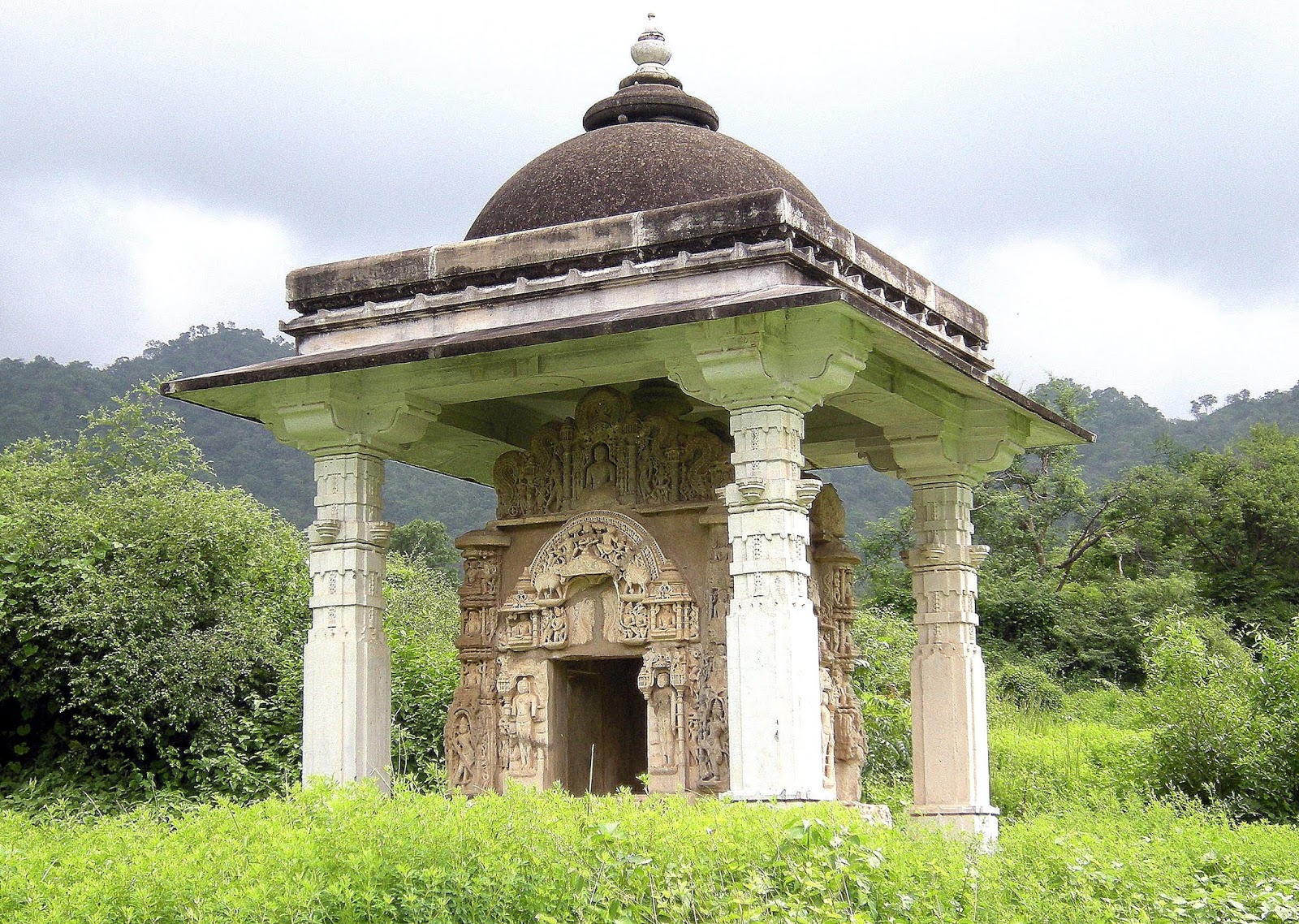 The Mathematical Tourist: Ranakpur Shrine