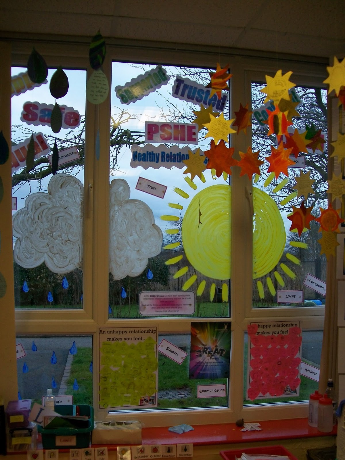 Creative Teaching Displays: PSHE Window Display - Relationships