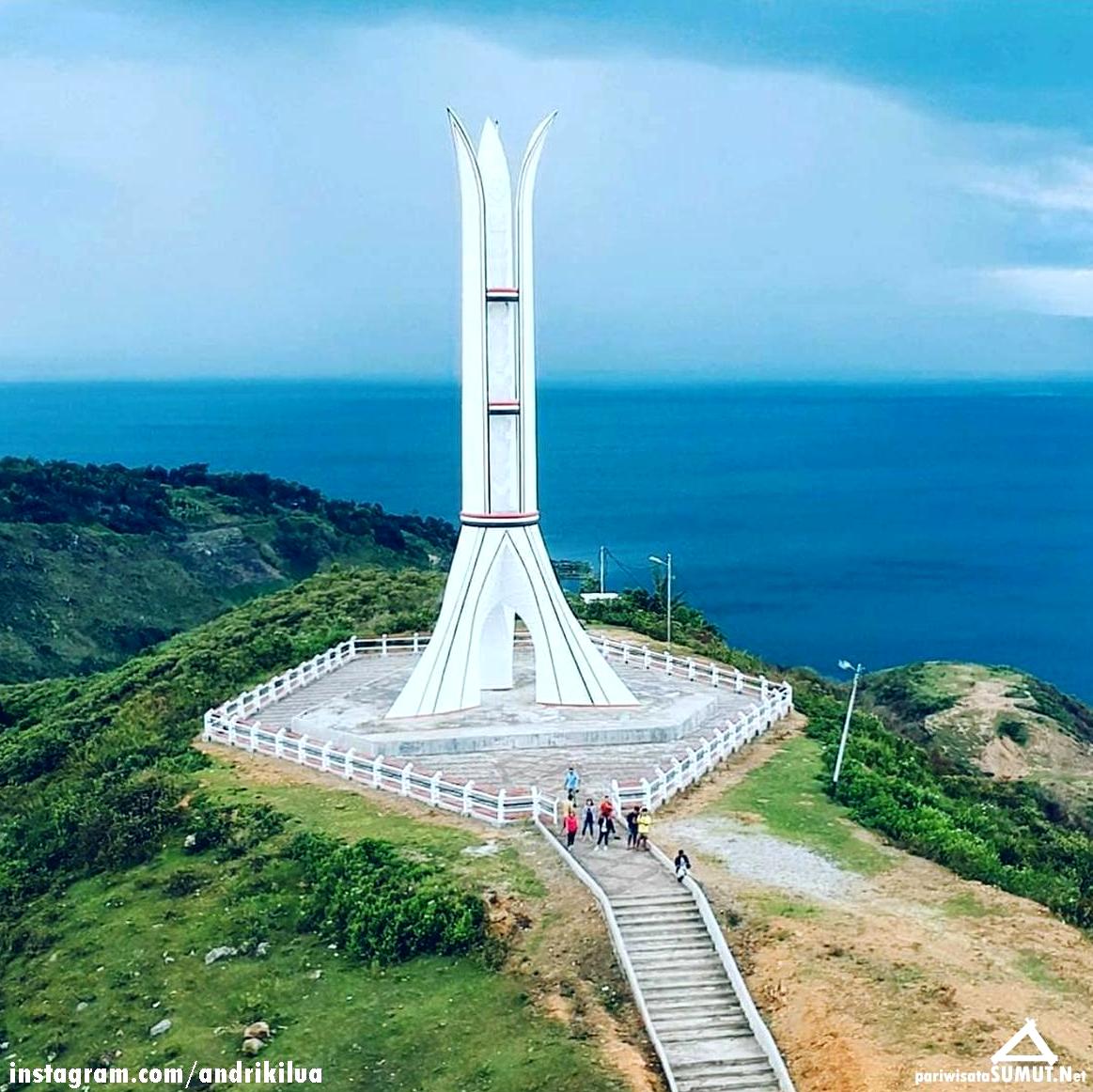 Keren, Landskap Toba dari Tugu Toga Aritonang di Muara - Pariwisata Sumut