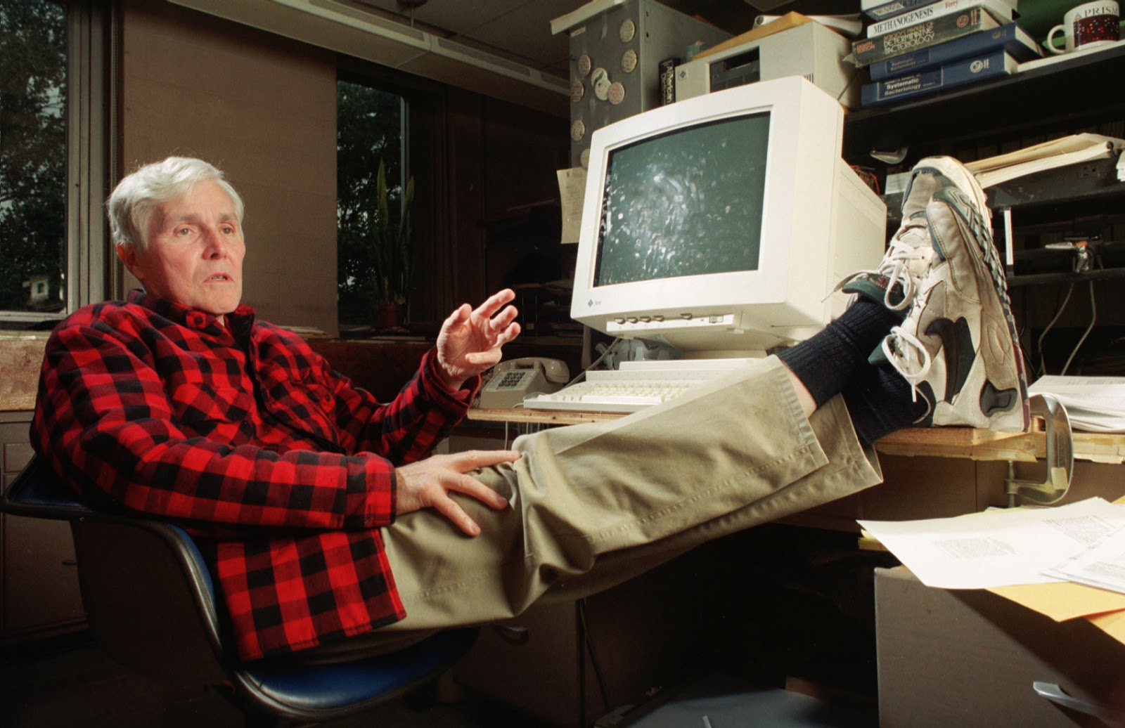 Blogul lui Răzvan Codrescu: AFR: CARL WOESE ŞI MOARTEA DARWINISMULUI