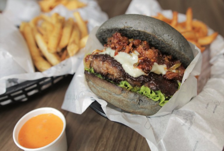 Betty's Journey: BurgerLab: The stinkiest burger in Malaysia!