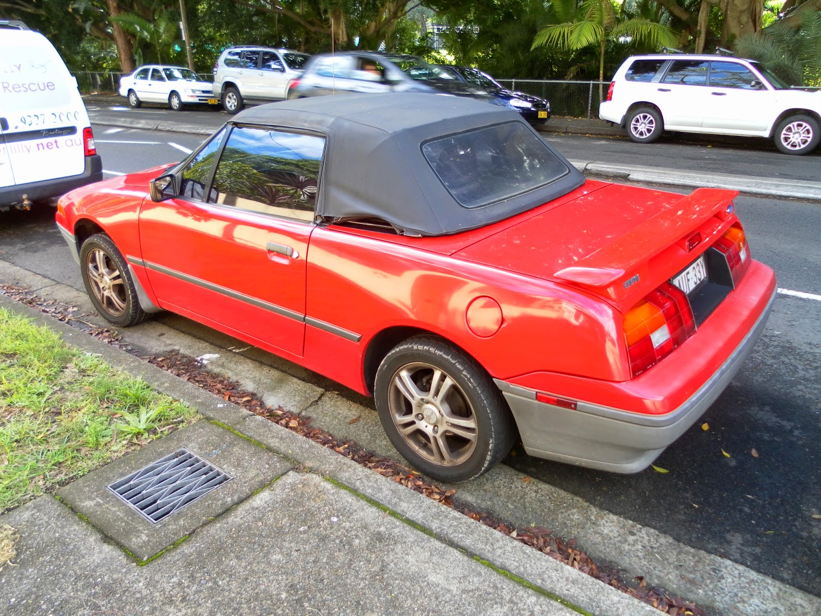 Aussie Old Parked Cars: 1990 Ford SA Capri