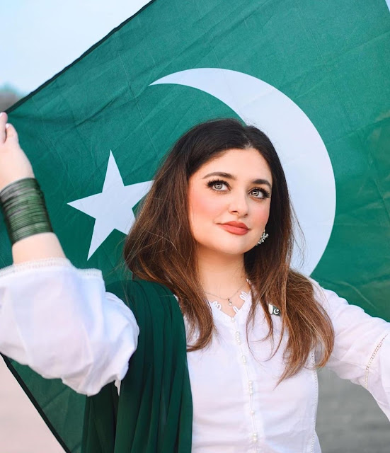 Independence day Pakistan Girls DP 14 august with Green Dress & Flag ...