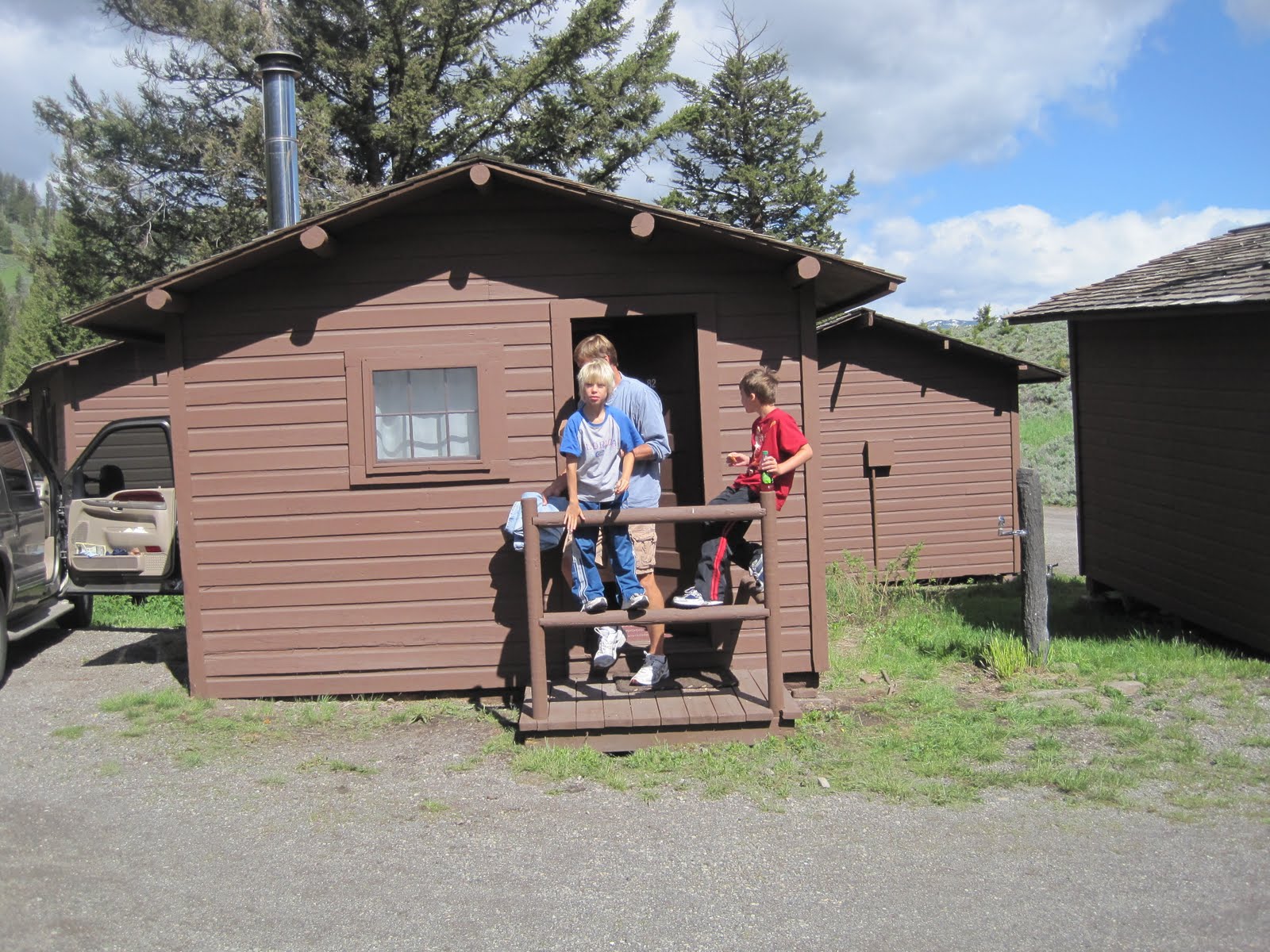 The Scallywagon: YOU SKIN GRIZ', PILGRIM? Yellowstone National Park
