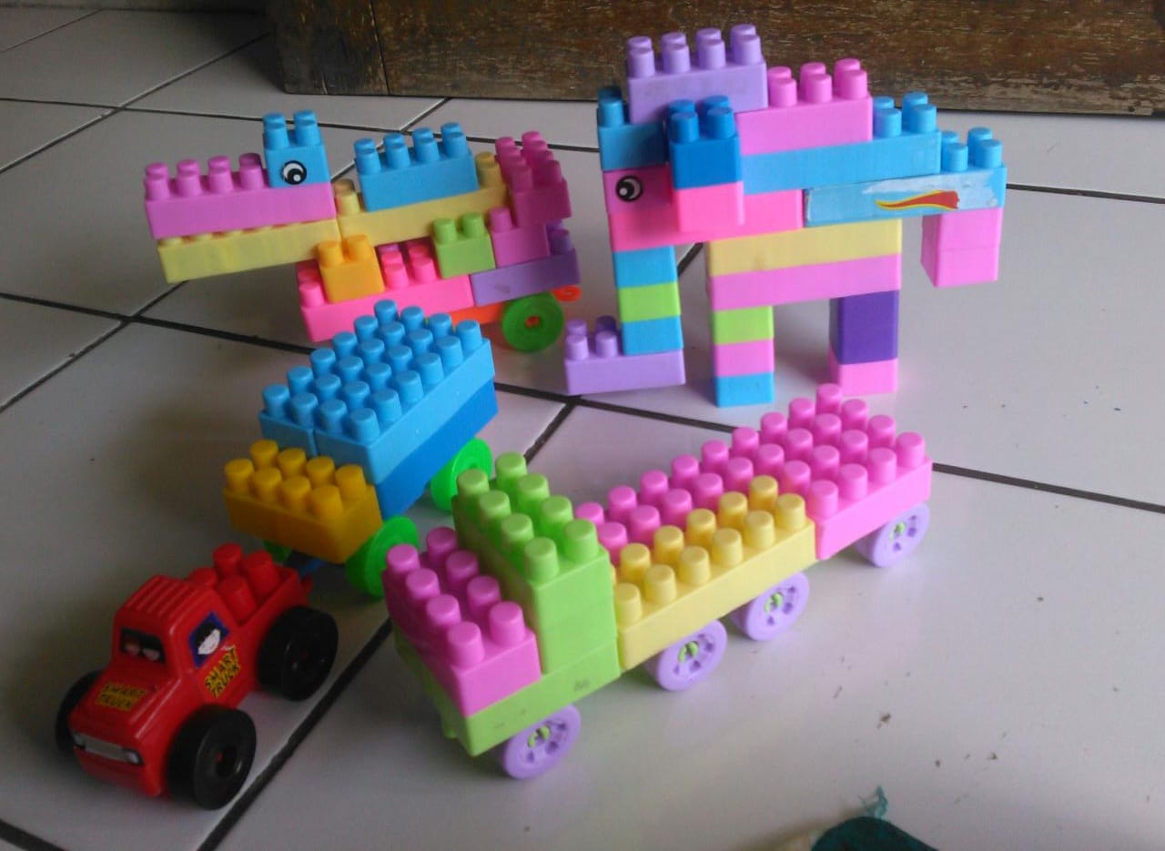 Aktivitas Siswa B4 " Menyusun Lego " | KB-TK Islam Widya Bhakti Rini