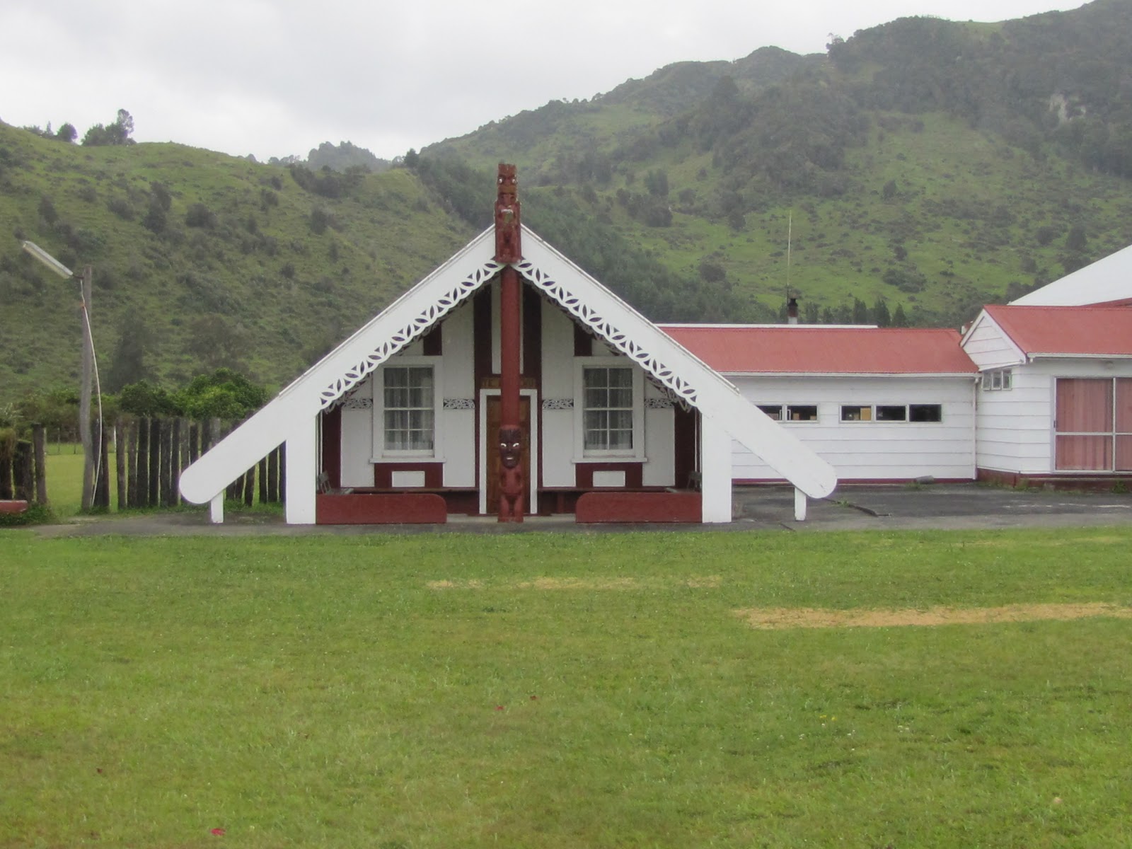 photographing New Zealand: marae along the whanganui river