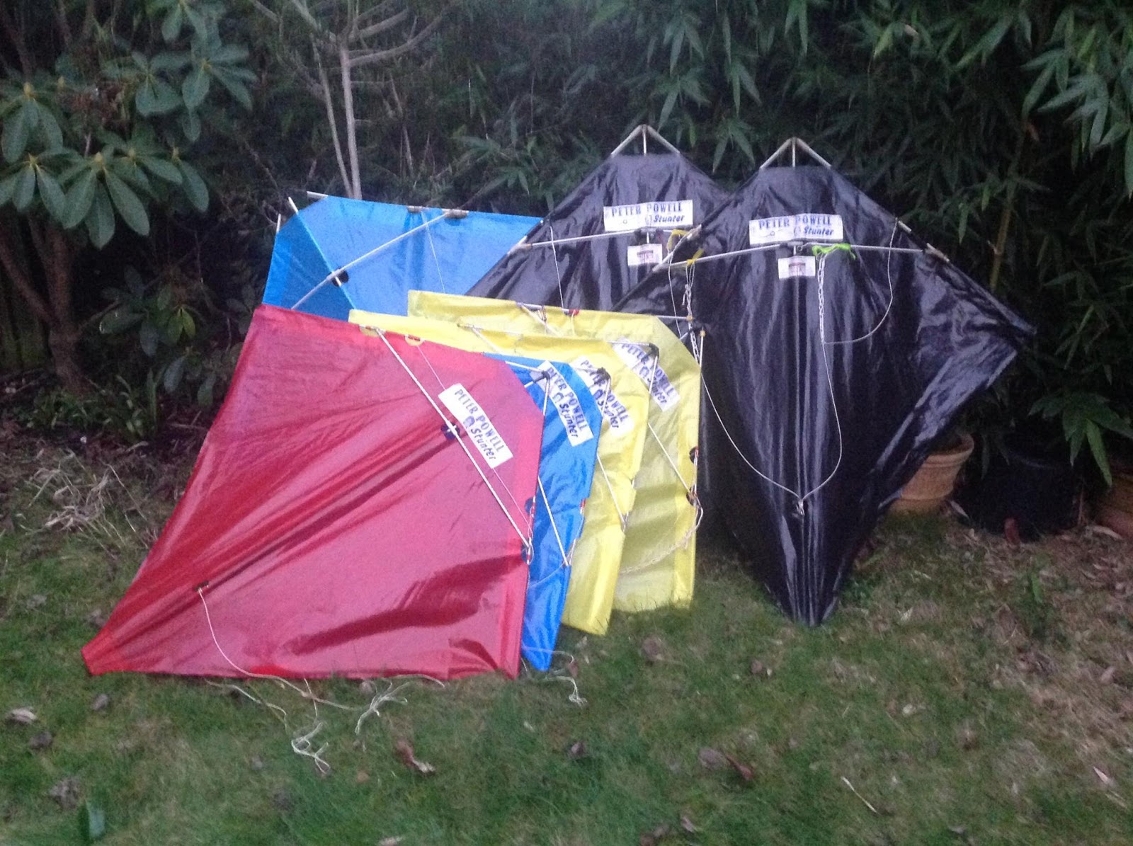 Peter Powell kites collection: A job lot of vintage Peter Powell Stunters