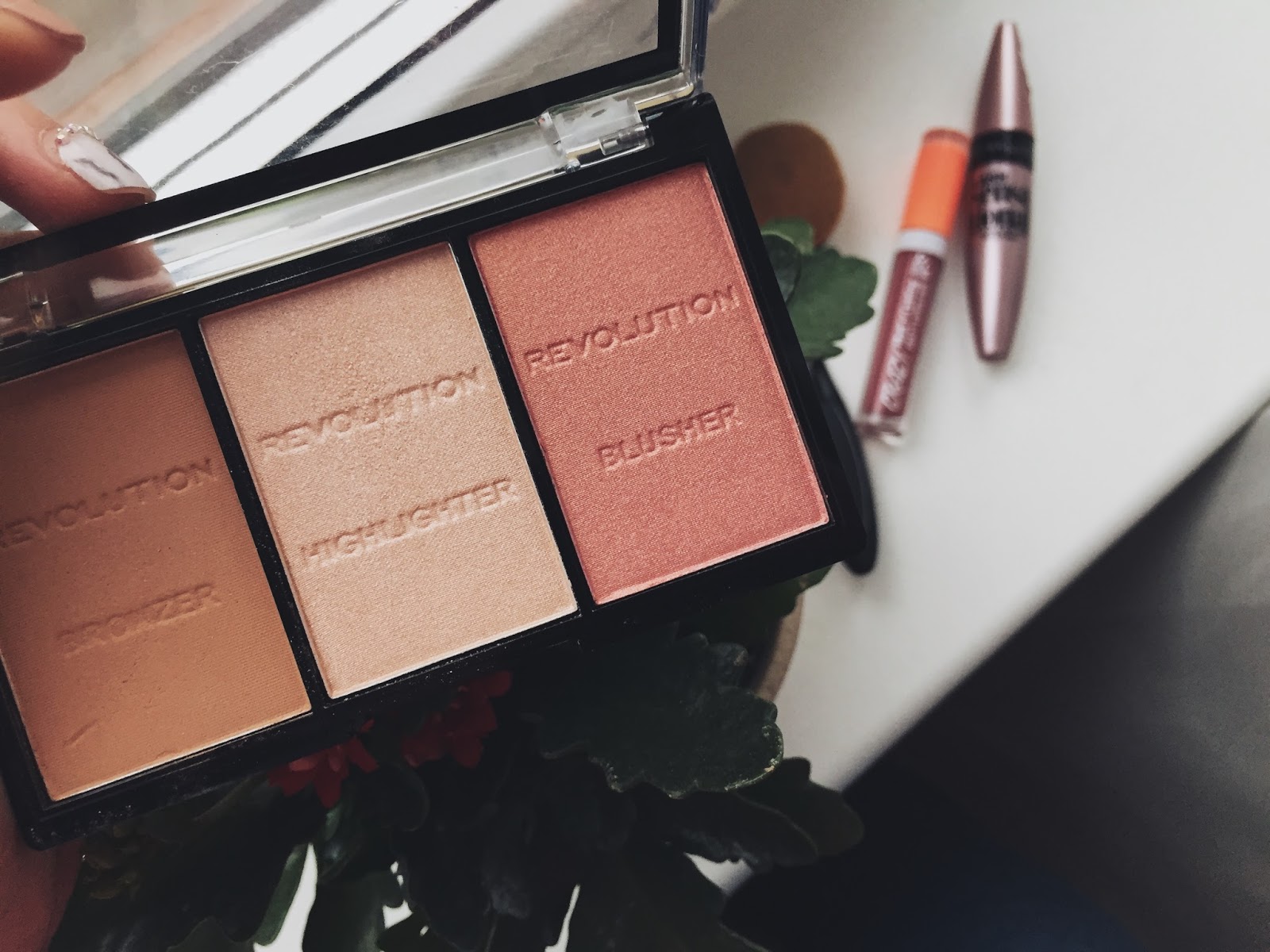 MAKEUP REVOLUTION ULTRA SCULPT & CONTOUR KIT kontūravimo paletė