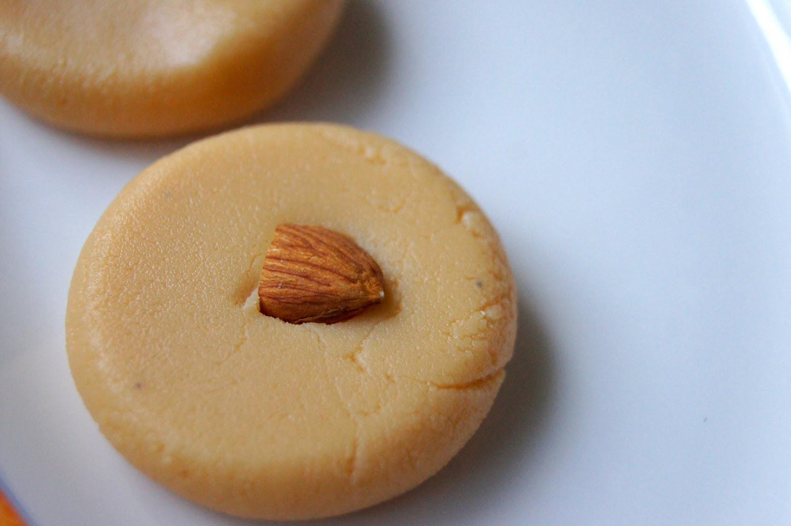 Simple Vegetarian Recipes: Microwave Doodh Peda