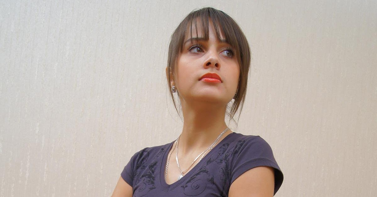 Mixed wrestling and more: Schoolgirl pins,