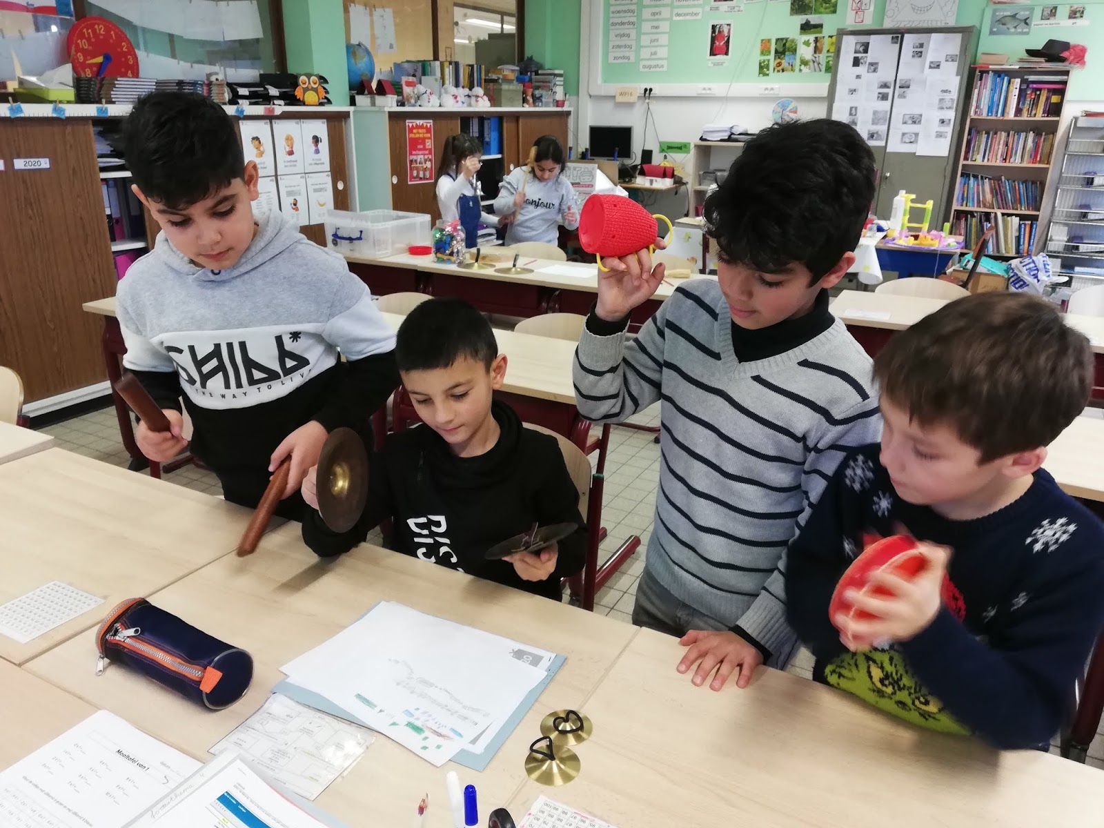 Kijken naar geluidspatronen en zelf een grafisch partituur maken