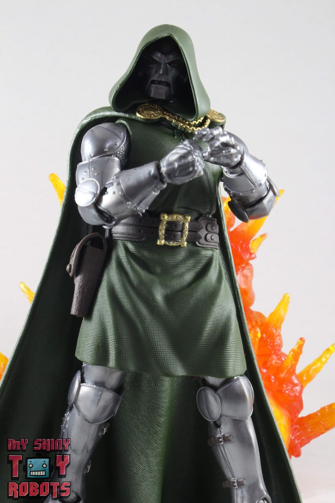 My Shiny Toy Robots: Toybox REVIEW: Marvel Legends Doctor Doom