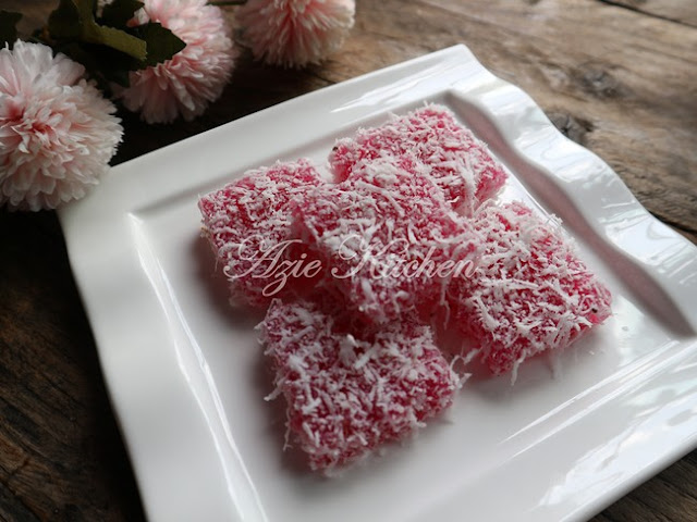 Kuih Sagu Versi Kukus Dan Nostalgia Kampung Halaman - Azie Kitchen