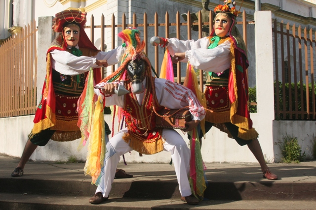 El Güegüense Nica: Historia - "El Güegüense o Macho Ratón"