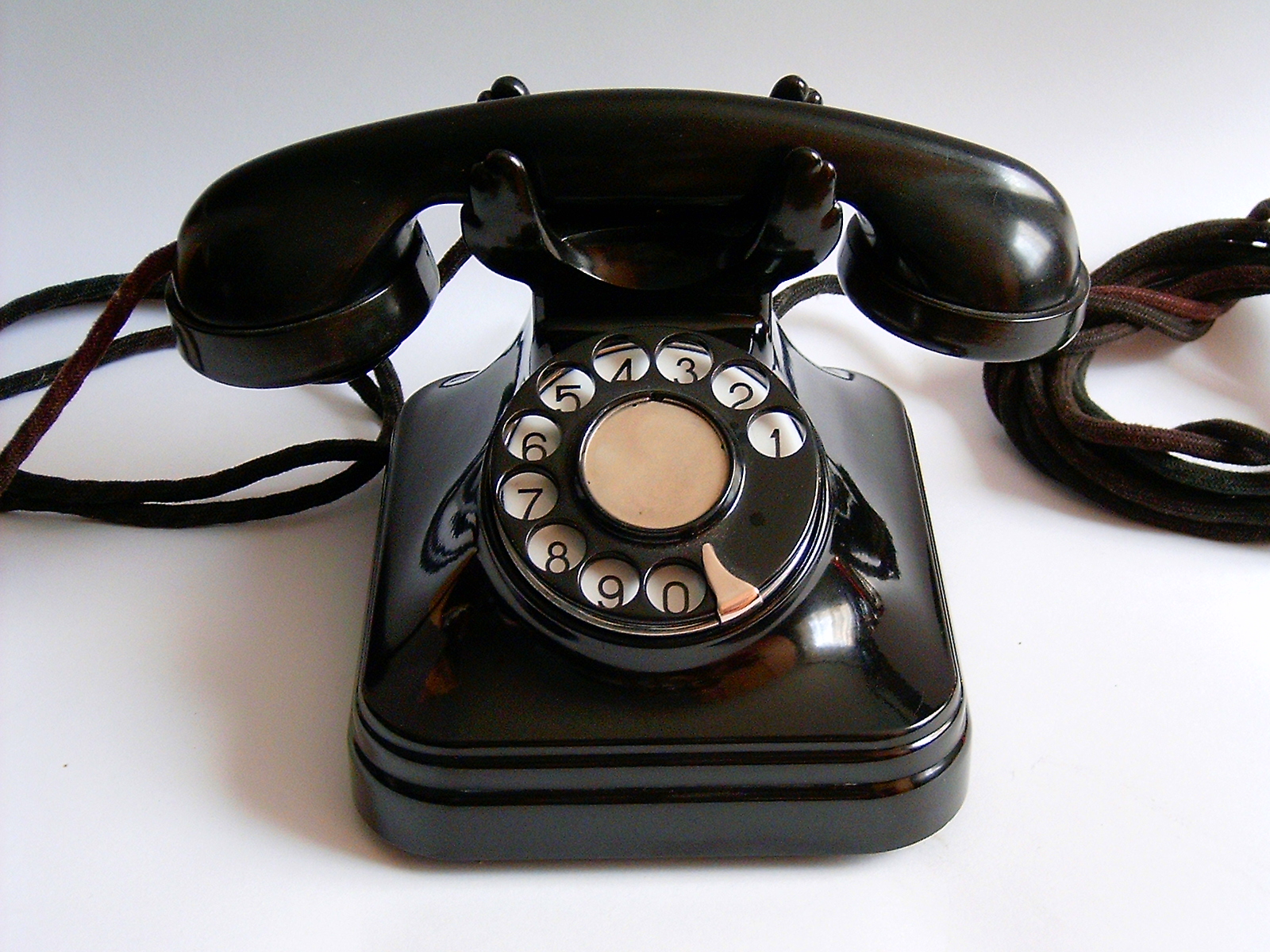 Anikó oldala: A telefon és a telefonközpont megszületése