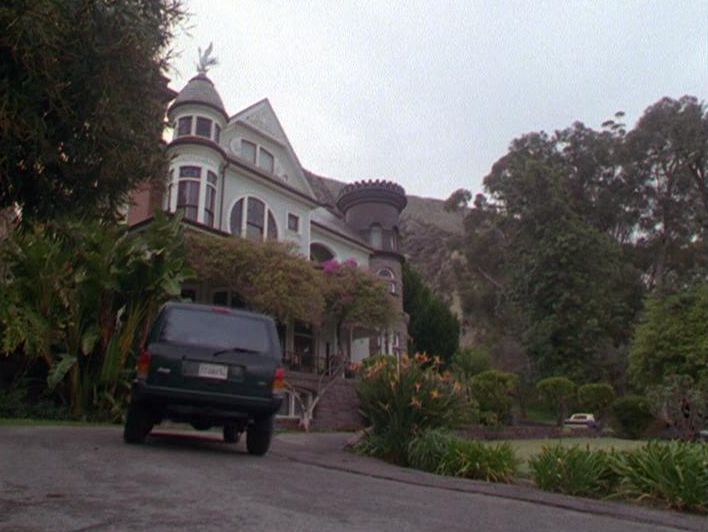 Filming Locations of Chicago and Los Angeles: Charmed: Season 2 ...