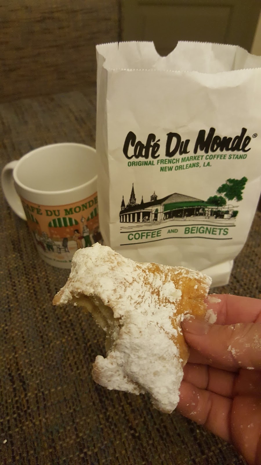 For the Love of Food: Cafe Du Monde New Orleans Beignets