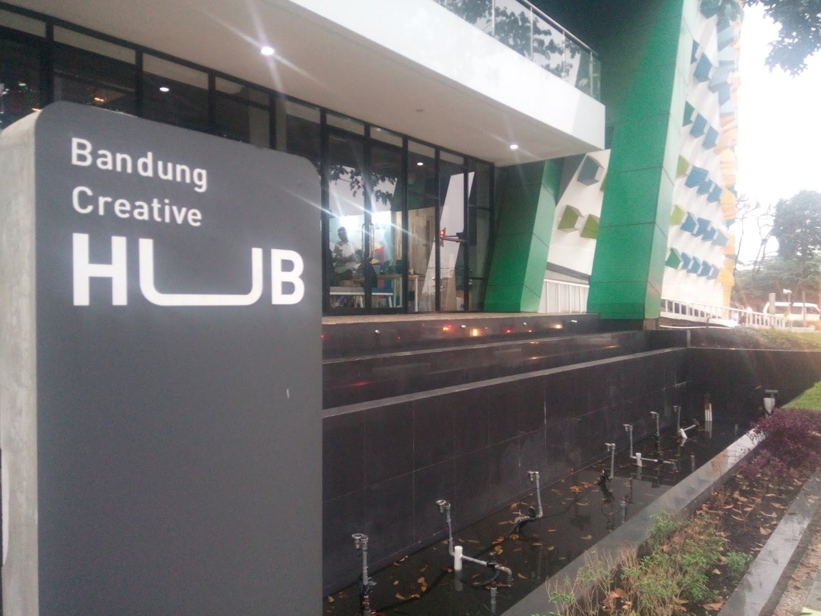 Bandung Creative Hub, Ruang Seni Yang Rela Berbagi - ideaidealy