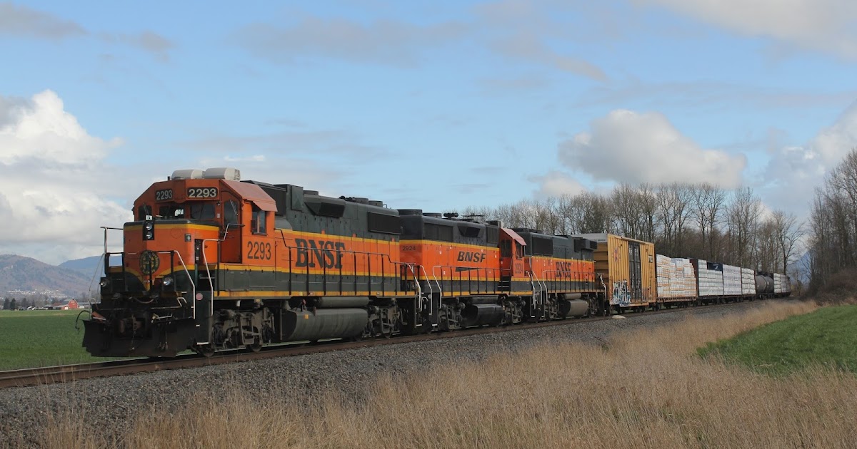 Railfan in Sumas, WA: sunny, BNSF engines 2293/GP38-2, slug 337/GP60B and 3924/GP39-2, 11:45am ...