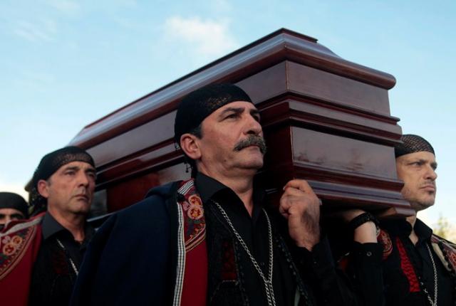 ΘΡΗΝΟΣ ΣΤΗΝ ΚΗΔΕΙΑ ΤΟΥ ΓΙΩΡΓΟΥ ΞΥΛΟΥΡΗ: ΤΟΝ ΠΕΡΙΜΕΝΕΙ Ο ΠΑΤΕΡΑΣ ΤΟΥ, Ο ...