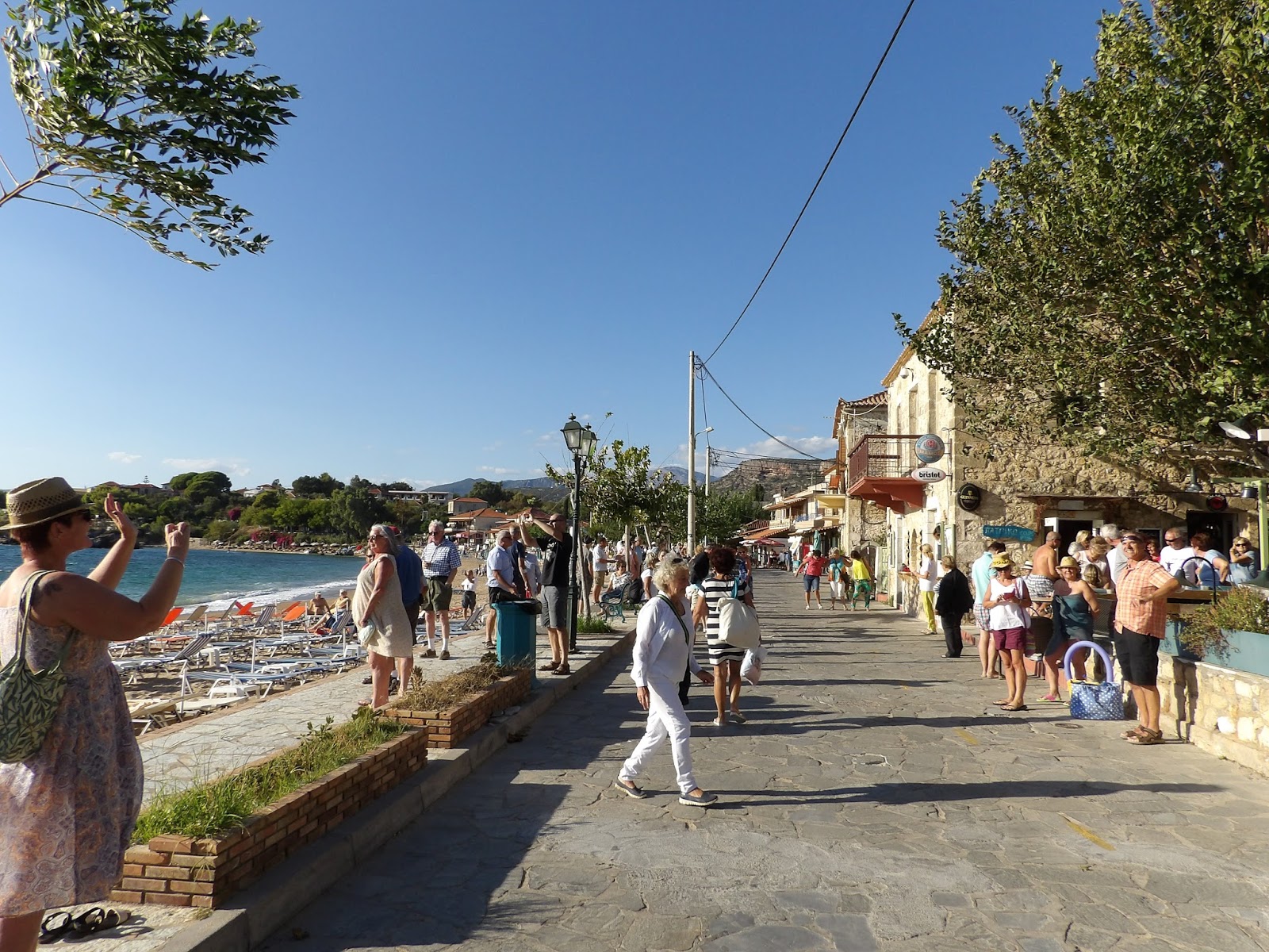 επι-δεξιος (ψάλτης): Μήνυμα με Συρτάκι από τη Στούπα του Ζορμπά και του ...