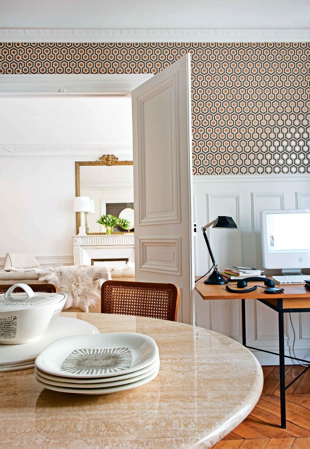 Α French interior designer’s elegant Parisian apartment