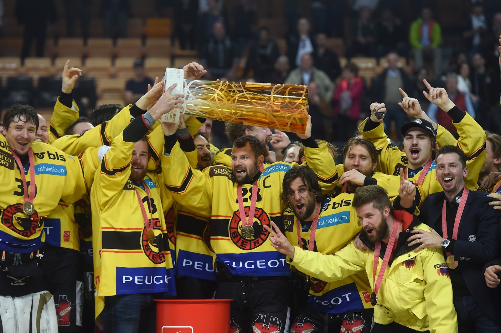 Rund um den SCB - Hier schreibt Duc: Die vierzehn Meisterteams des SC Bern