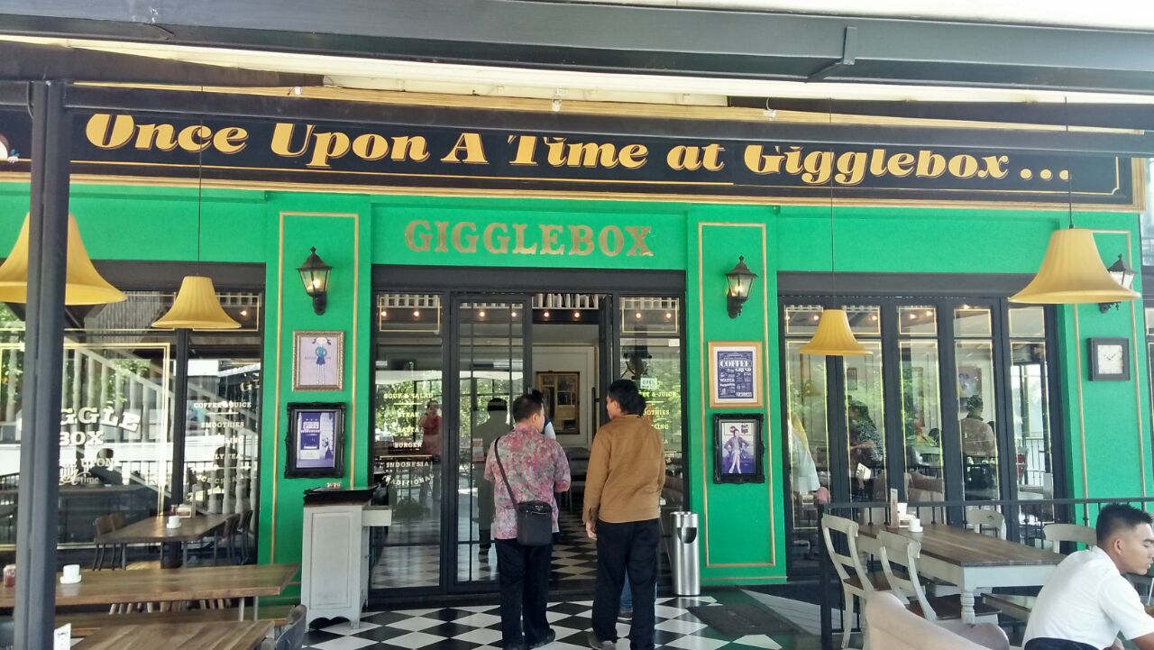 Giggle box cafe&resto - Warna warni hidup