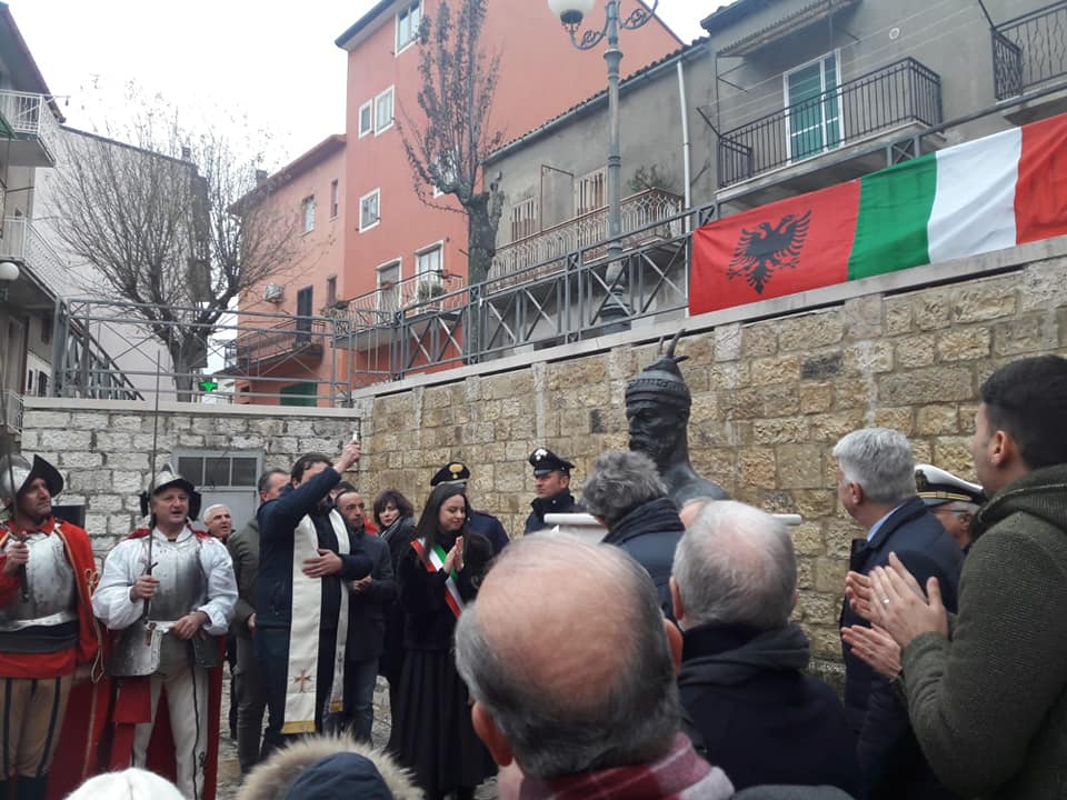 Maschito 28 novembre 2018. Inaugurata una statua in ricordo dell'eroe ...