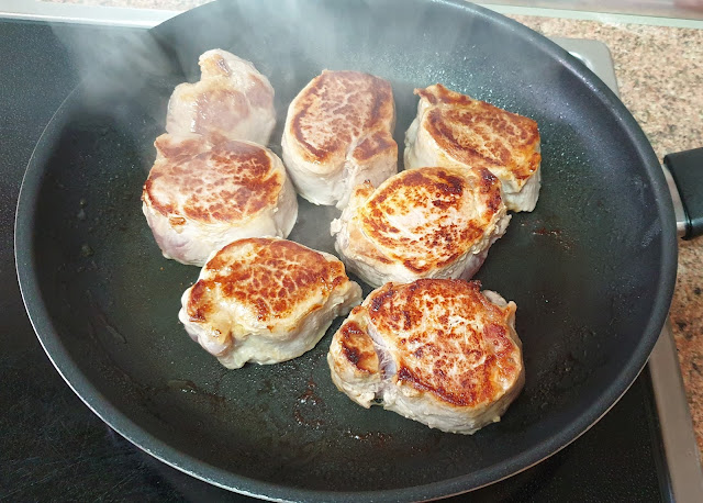 SOLOMILLO DE CERDO A LA PLANCHA, CON SALSA DE CEBOLLA
