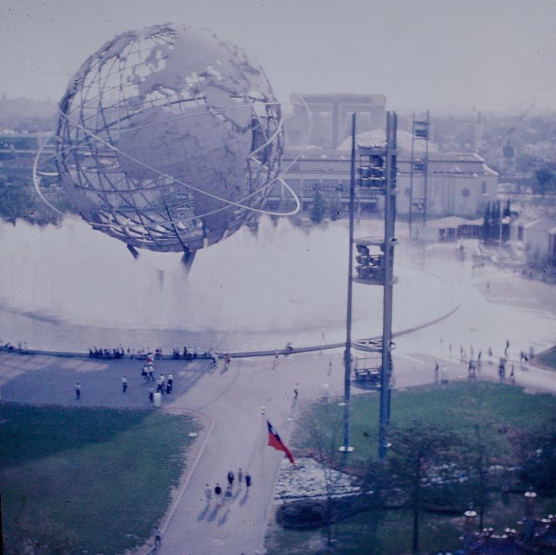 50 Fascinating Found Snaps Capture the 1964 New York World's Fair ...