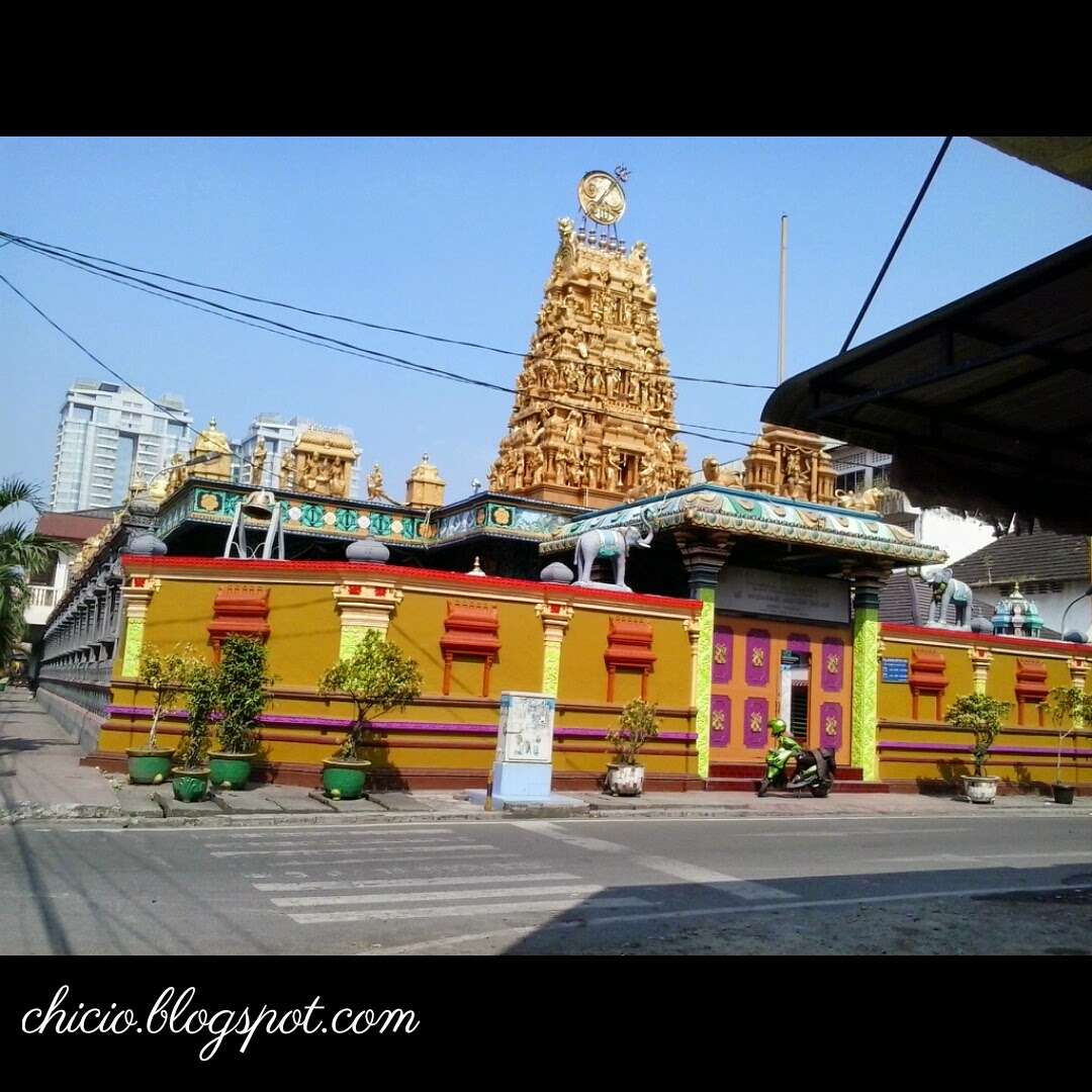 Langkah Kecil Chici: Mengintip Keindahan Kuil Shri Mariamman Medan